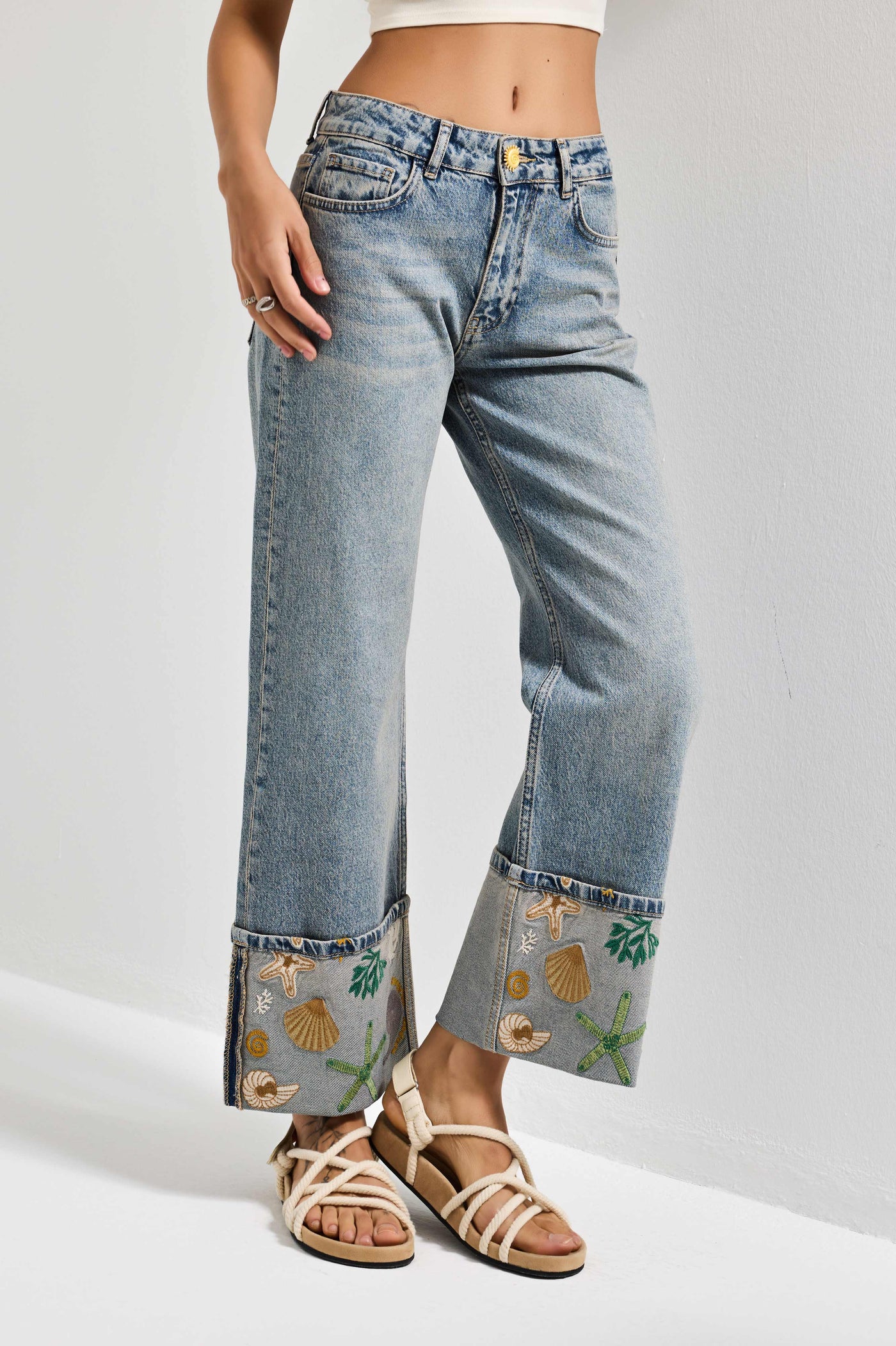 Kadın Kot Rengi Straight Fit Paça Nakışlı Denim Jean